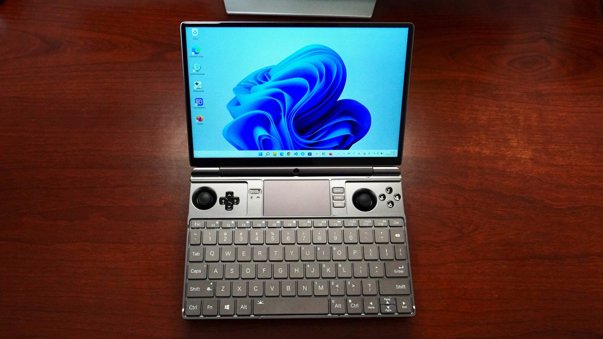 【レビュー】ゲームを全くしないのに「GPD WIN Max2」を買ってみた：完成度の高いUMPC | きなこぱん