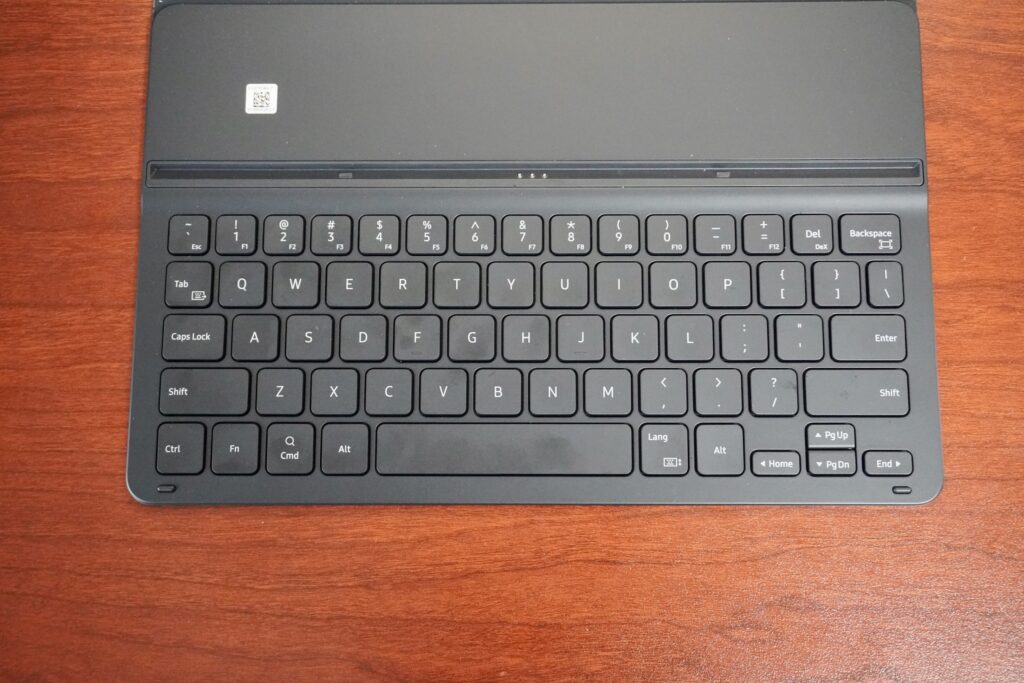【レビュー】「Galaxy Tab S9 FE」と「Book Cover Keyboard Slim」の開封と外観 | きなこぱん